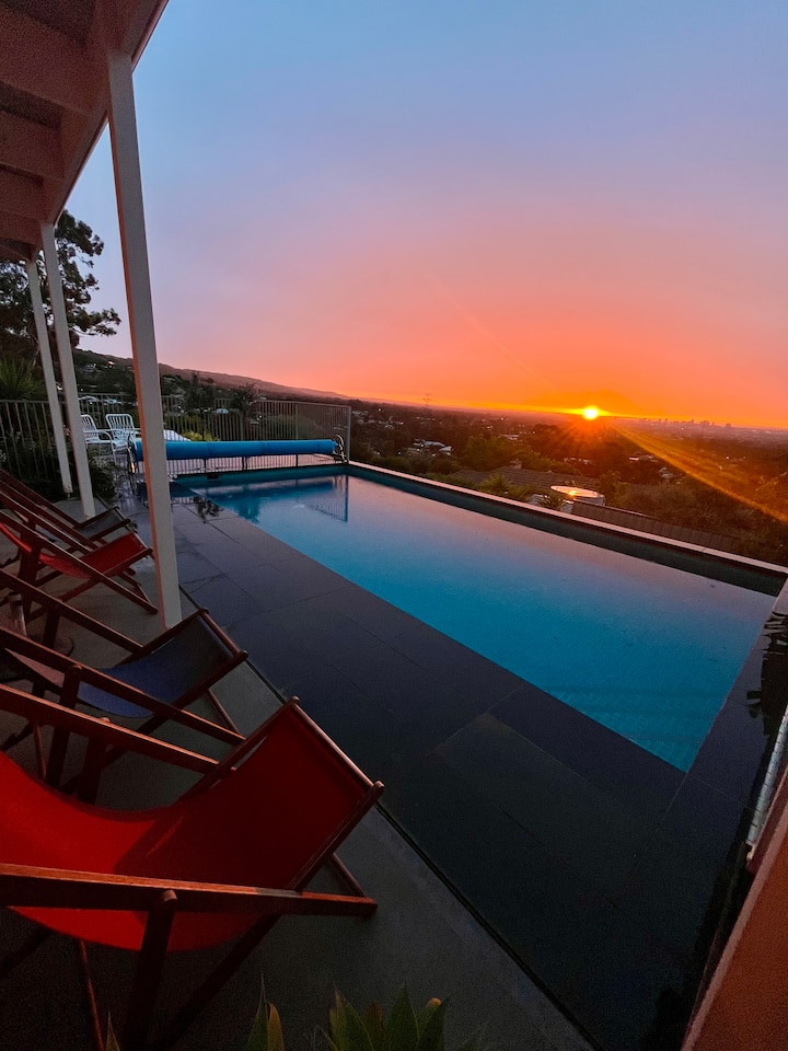 Teringie Views: Hollywood Hills Style Holiday Home - Adelaide