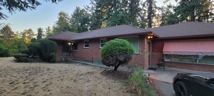 Classic Home That Offers Warm And Inviting Stay. - Vancouver, WA