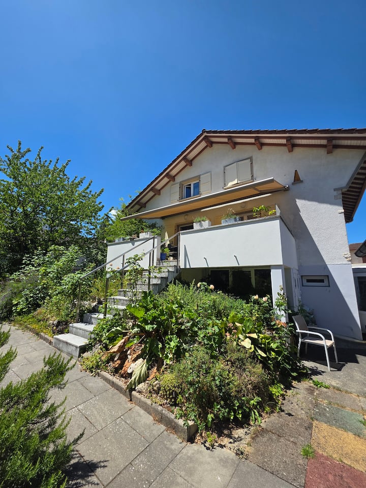 Magnifique Maison Des Roses Avec Jardin - Nyon