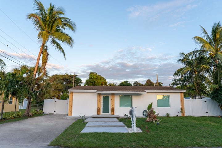 Welcome To Your Wonderful Home!. - Dania Beach, FL