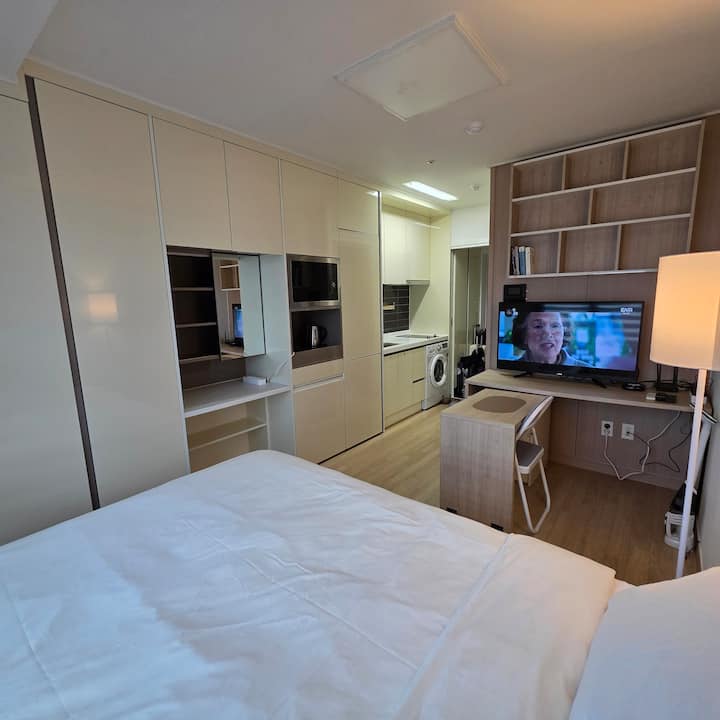 2well A1100 Plus, Line 9, 5 Min, Tv, Easy Chair - Seoul