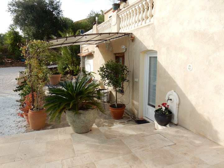 Studio Au Rdc D’une Villa Avec Piscine Privée - La Londe-les-Maures