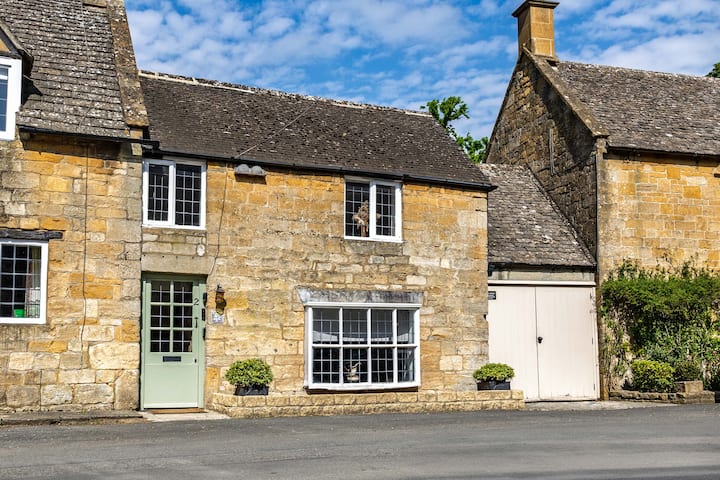 Cheltenham Festival Cottage | Sleeps 9 | Race Stay - Broadway