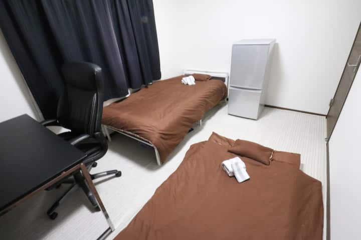 千歳市で安く泊まれます。2名まで料金変わらないです。寝室に鍵あり。家主在宅型。wifiあり。 - Chitose