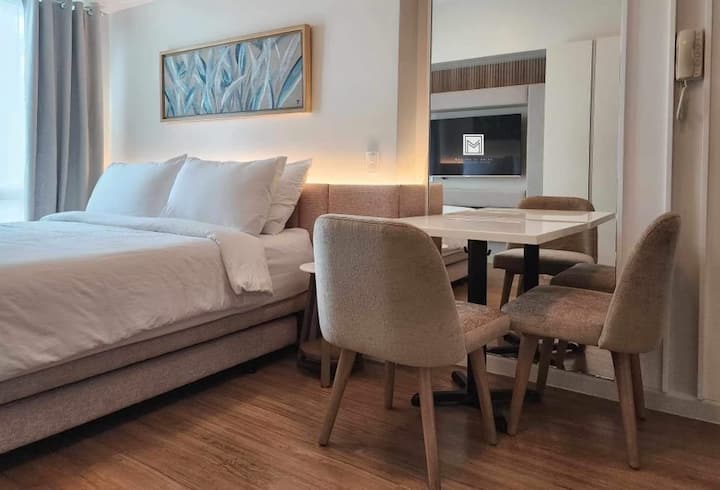 Homey Studio Across Ayala W/ Wi-fi - Cebu City