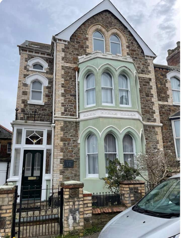 4 Bed House-2 Mins From Tunnels! - North Devon
