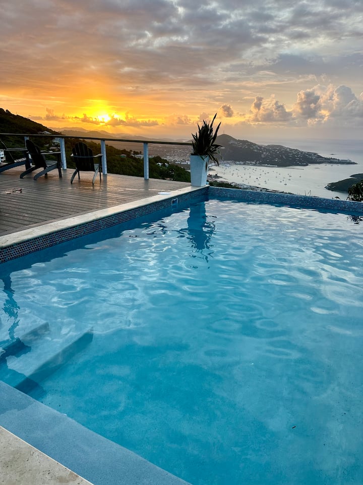 Stunning Pool! 3b/3ba Luxury Villa- Views! - 聖托馬斯島