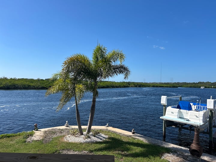 Peaceful Point Palace On The River. - Tarpon Springs, FL