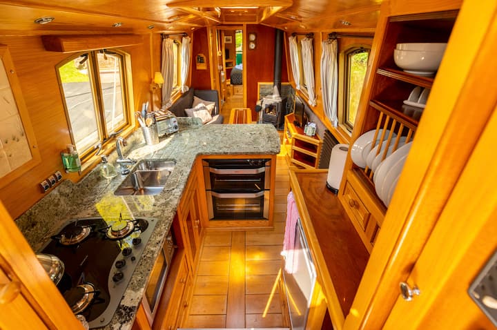 Buzzard, A Beautiful Cosy Canal Retreat - Herefordshire