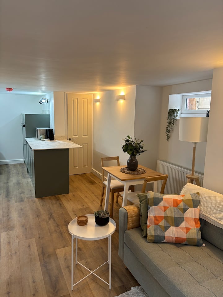 The Heatons Hideaway - Cheadle