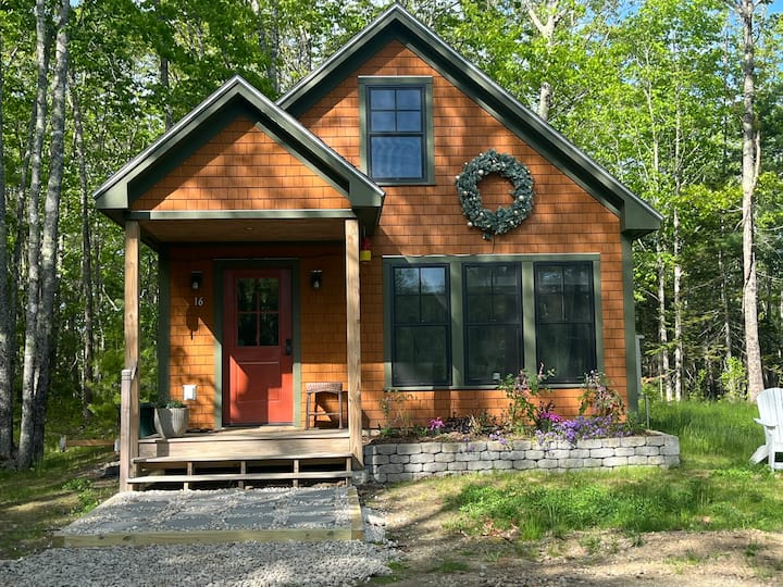 Salty Trails Maine Cottage - Camden, ME