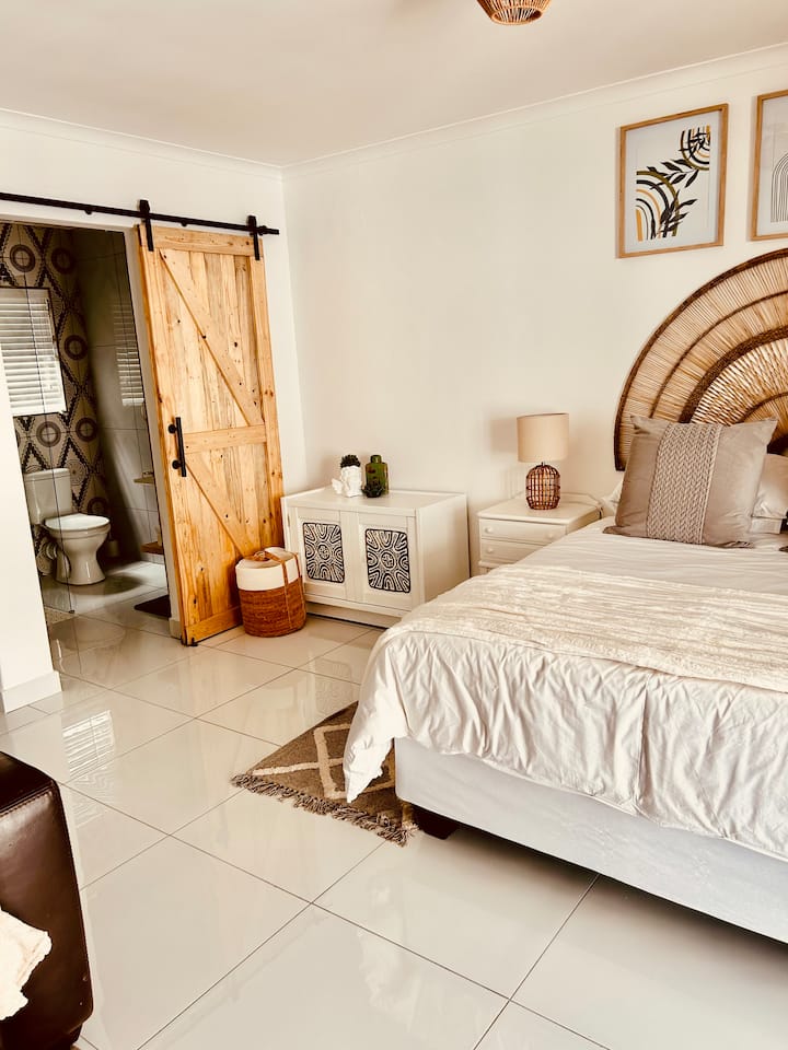 Ivory @Feliz - Gqeberha