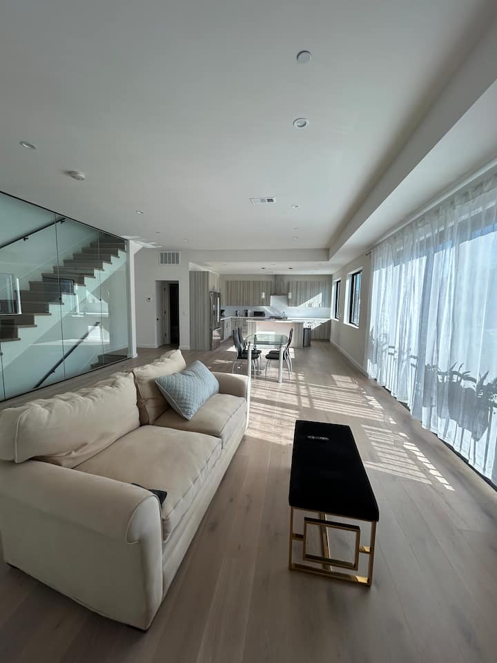Brand New 4br/3ba Sleeps 12 - Redwood City, CA