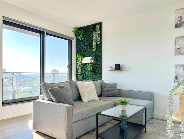 Cozy Cove | Bright Dt Highrise Apt, Free Parking - Calgary