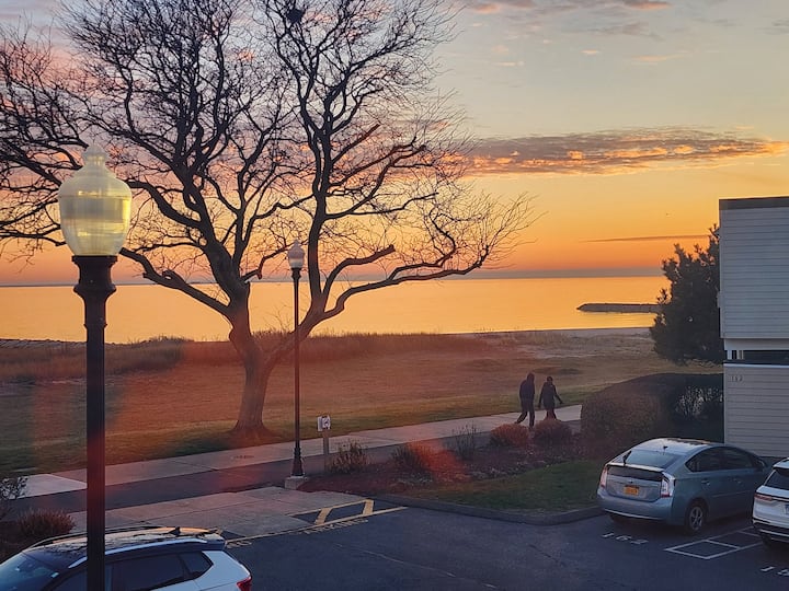 Ocean Front Condo W/ Pool - New Haven, CT