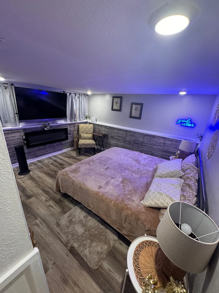 Small Apt Downtown Pensacola - 펜서콜라