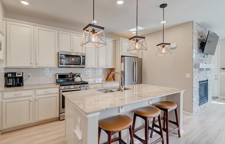 Luxury Corporate Housing - Castle Rock, CO