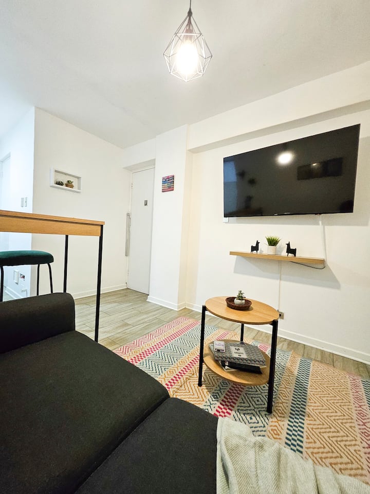 Estudio En Miraflores - Llama - Lima