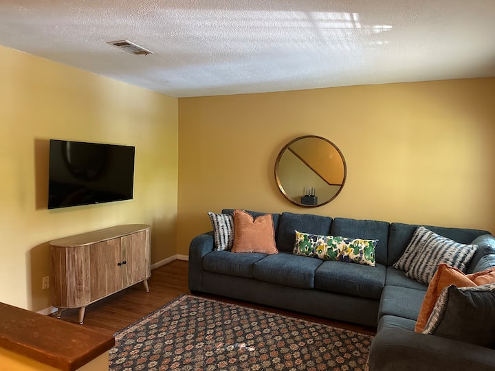 Cozy Auburn Condo - Sleeps 6 - Auburn, AL