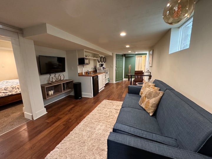 Roomy Two Bedroom Near Bay View - Greenfield, WI