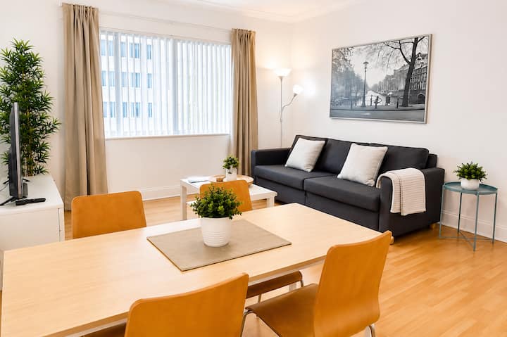 Spacious Miami Beach 1br Beach Access Sleeps 3 - サウス・ビーチ, FL
