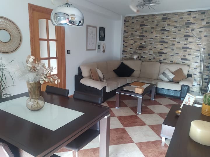 Habitación En Alicante,
Cama Matrimonio. - Alicante