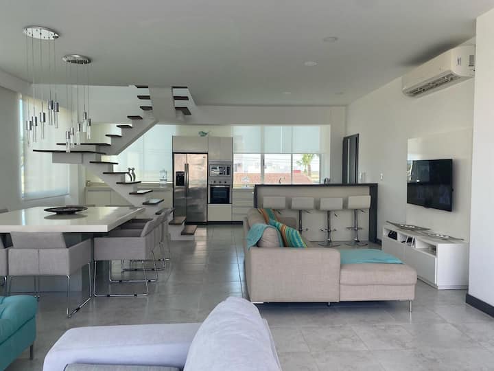 Departamento Duplex De Lujo En Chipipe Salinas - Salinas