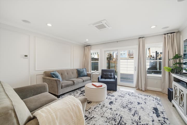 Spacious 3br Capitol Rowhouse • Comfort & Parking - Washington, D.C.