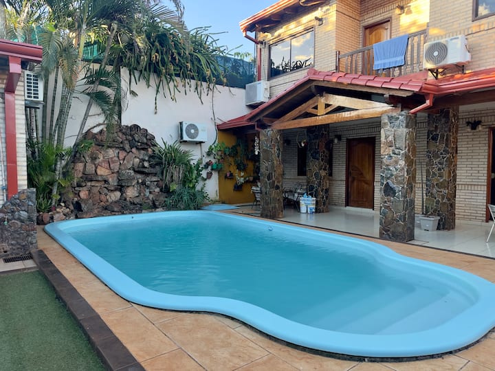 Quincho Casa De Huéspedes Familiar Con Piscina - Paraguay
