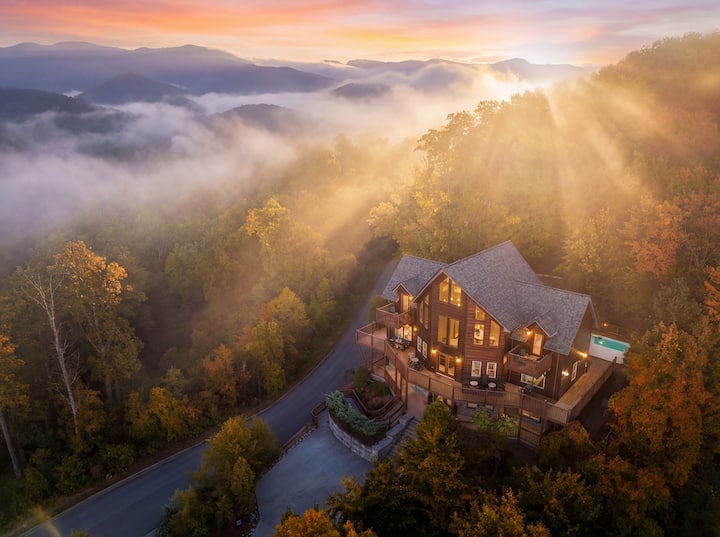 Luxe Lodge | Heated Pool/spa | Stunning Views - Townsend, TN