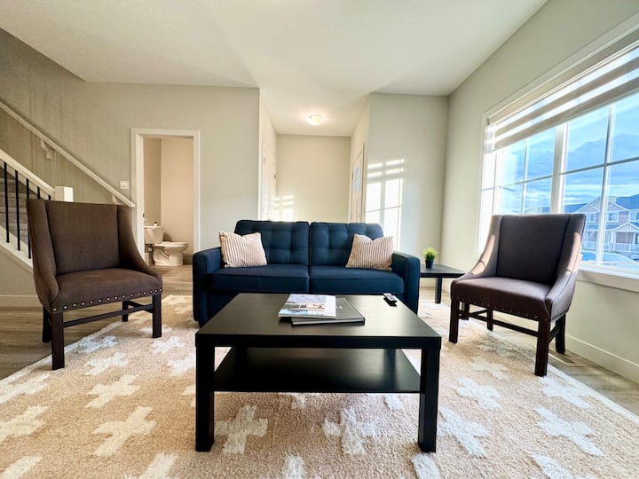 Charming New Home In Cochrane - Cochrane