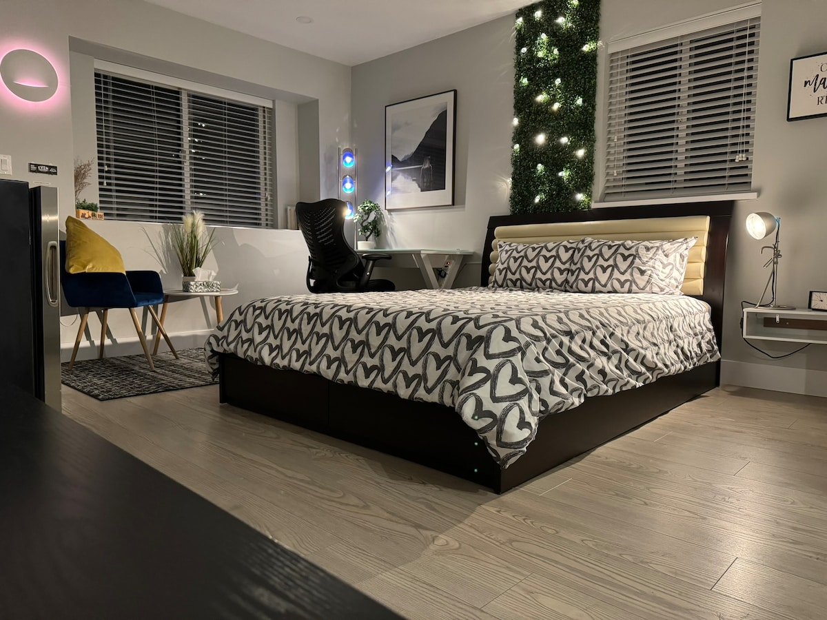 Private Bright Suite | FIVE mins Walk to Skytrain! - Guest suites for ...