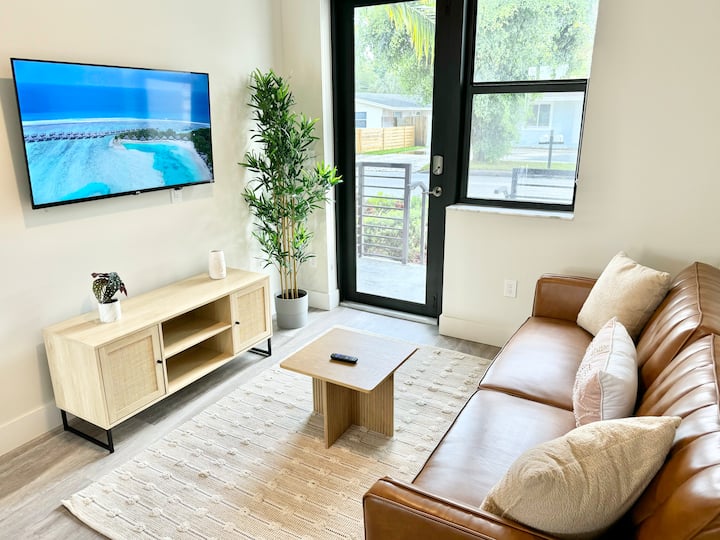 Luxury & Modern 1bed/1bath -King Bed #3 - Palm Beach Zoo, West Palm Beach