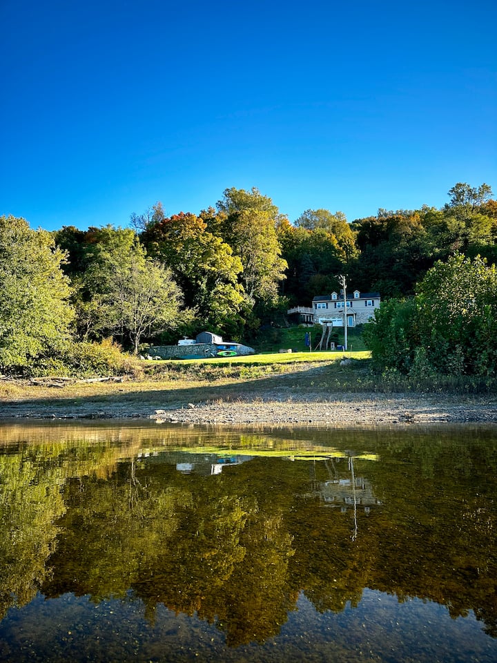River Lodge: Cozy Waterfront Home Nestled In Woods - Marietta, PA