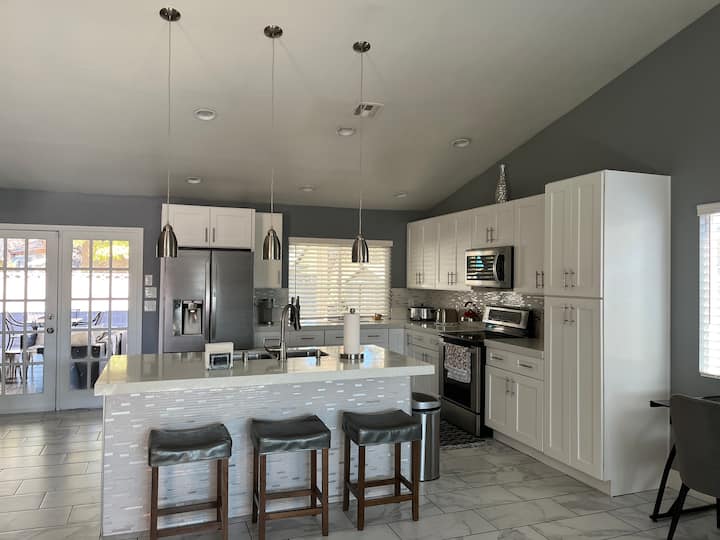 Modern House 4 Minutes From The Airport - Las Vegas, NV