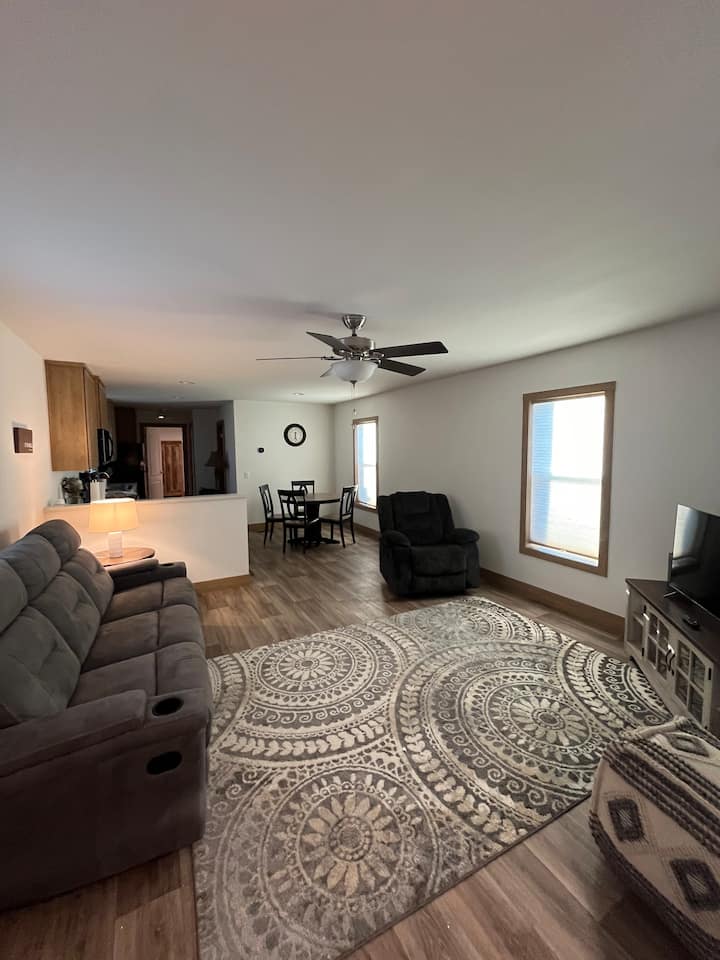 Cozy Cottage - 2 Bed 2 Bath - Douglas, WY