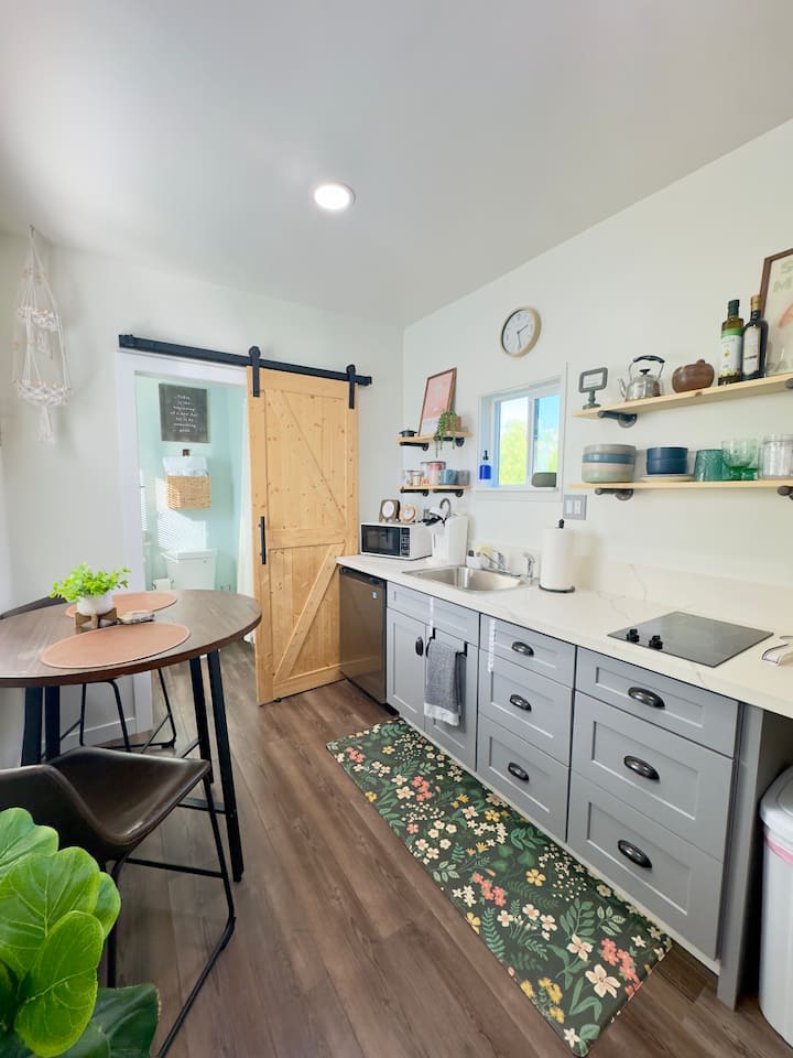 Tiny Retreat: La Petite Casita - San Diego, CA