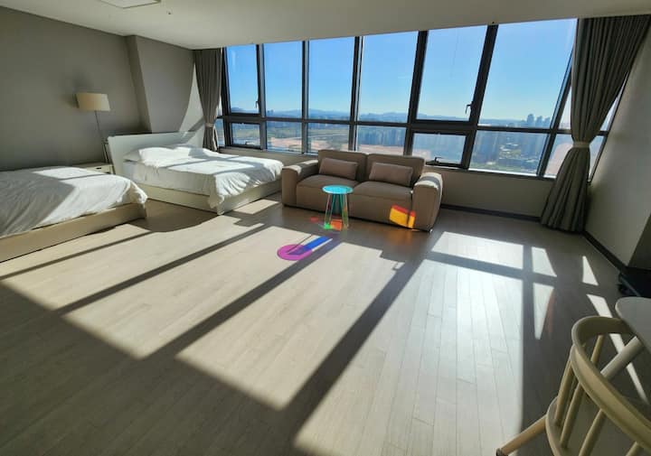 송도 달빛축제공원#패밀리 트윈#75인치tv 넷플#욕조 #초고층 펜트하우스#뻥뷰 - Incheon