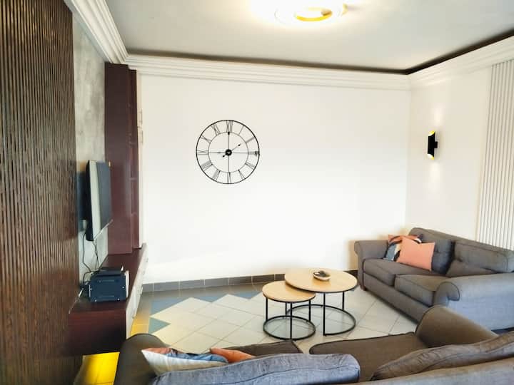 Appartement 3 Chambres Prêt De Carrefour Market - Cameroun