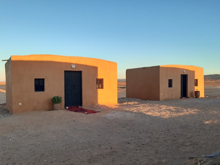 Camp-room/breakfast &Wifi And Camel Trek In Sahara
