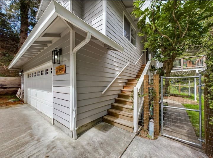 Rest And Recharge In The Redwoods - Eureka, CA