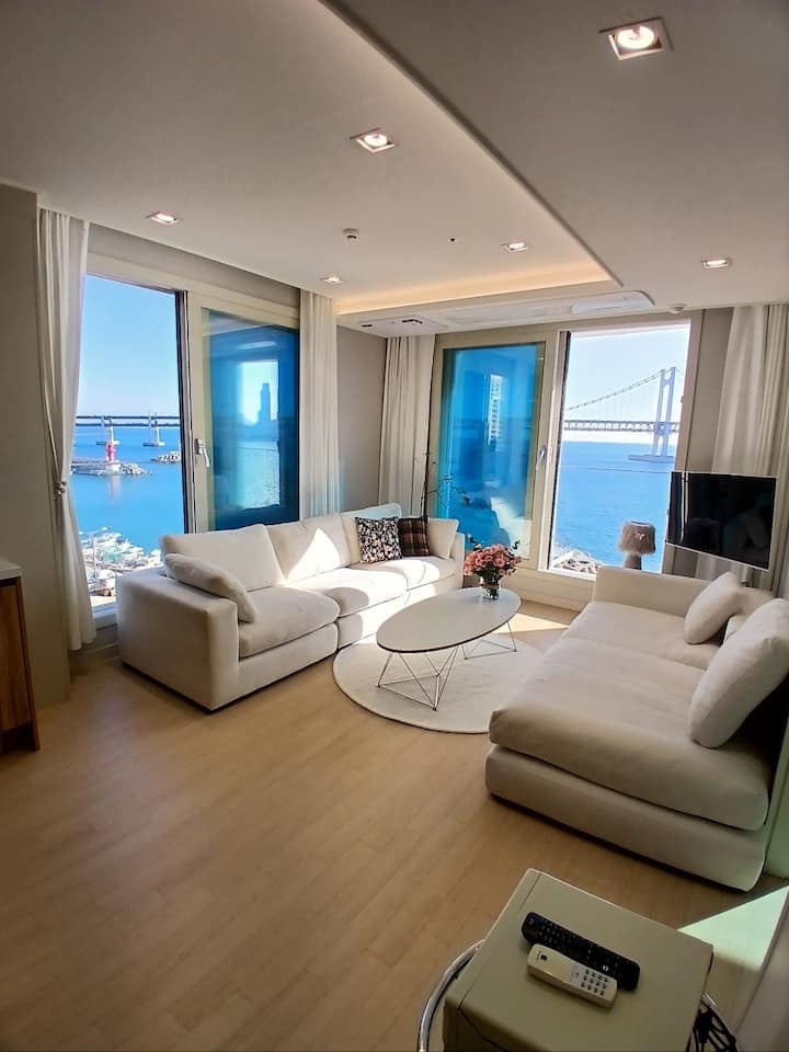 리뉴얼Newopen! 광안대교마린시티뷰!
양창!통창!리모델링!얼리체크인!
무료주차!짐보관! - Busan