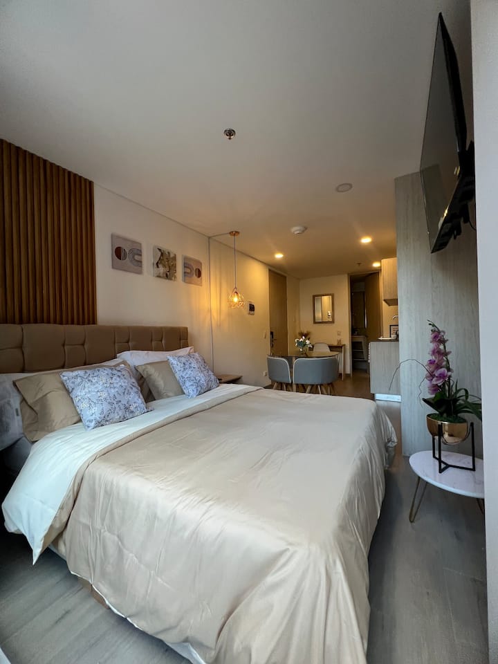 Apartasuite En Usaquen, Balcón Privado, Coworking - La Calera, Colombia