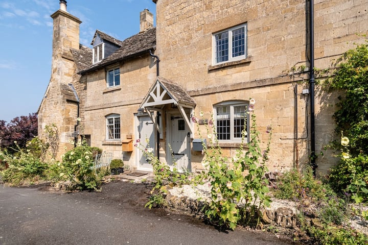 A Beautiful Cottage - Honeysuckle Cottage, Stanton - Broadway