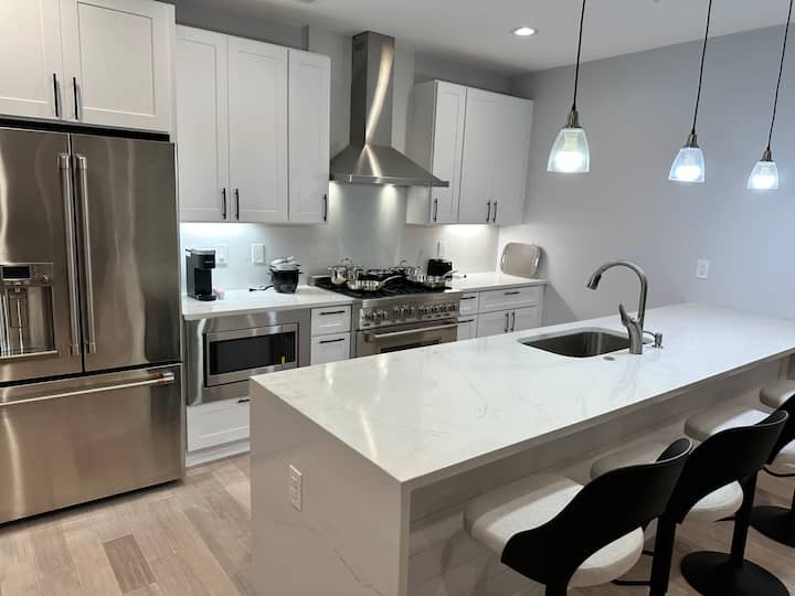 Large 2 Bedroom / 2 Baths Near Union Market (P1) - Washington, DC