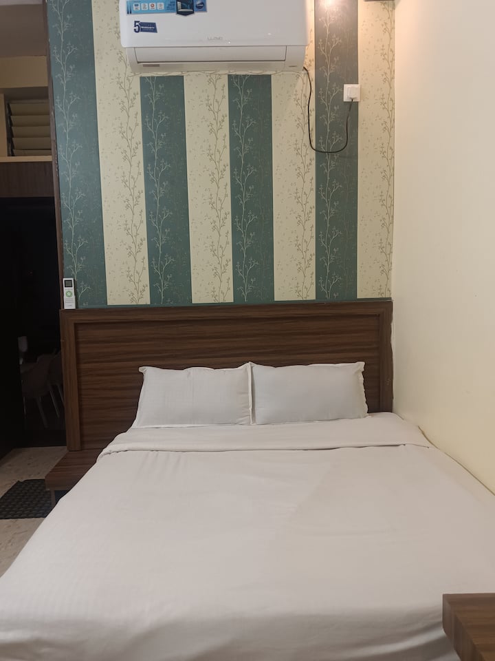 1 Bedroom 1 Toilet 1 King Size Bed Food Available - Jabalpur
