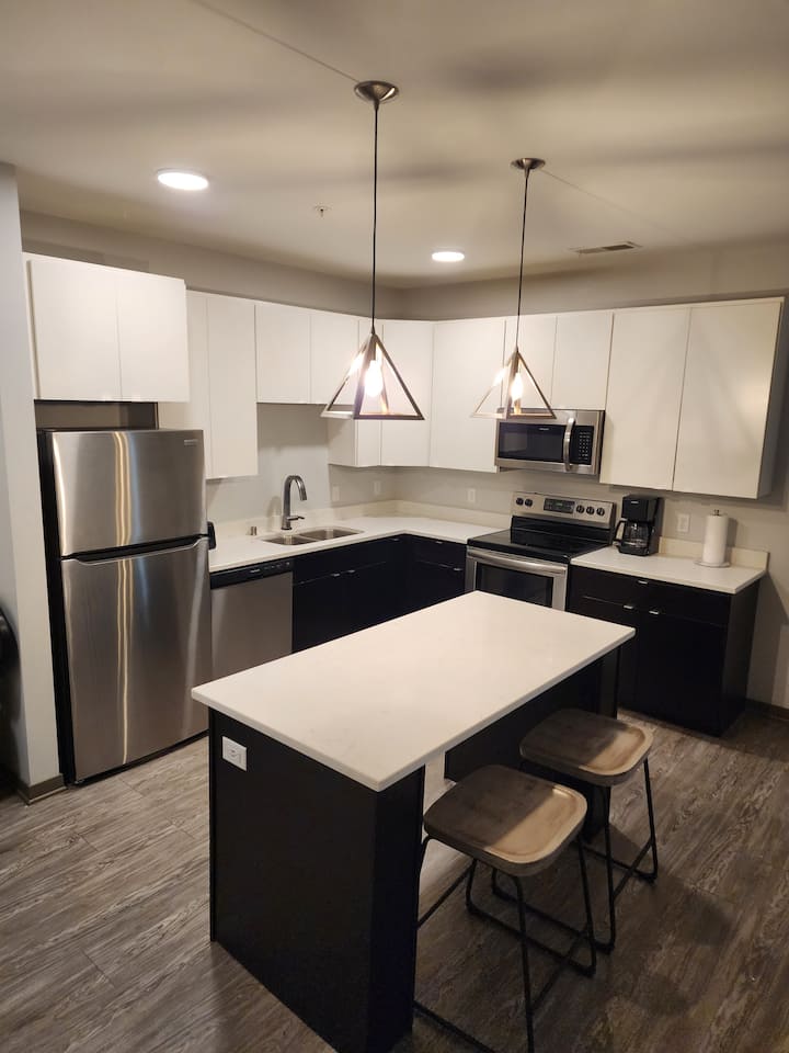 Modern Furnishedsmart Bldg! - Madison, WI