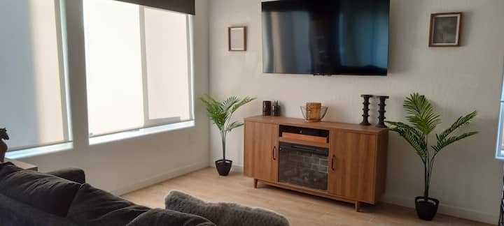 1 Bd Rm Apt/ Near Navy Base/ Private Washer Dryer - Hanford, CA