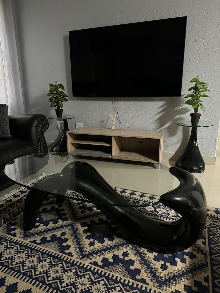 Beautiful 2 - Bedroom Apartment - Sandton