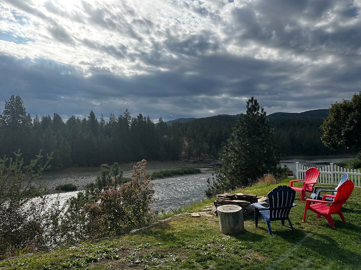Breezy Riverview Bungalow - Post Falls, ID
